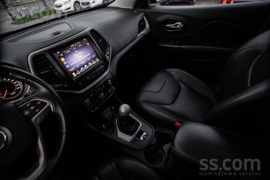 Melns Jeep Cherokee 2014 Jelgava, ar dzinēja tilpumu 2.00 L un nobraukumu 247 tūkst. km par 8590 €, foto 18 vietnē AUTOMOTO.COM.LV