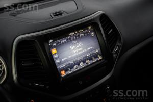 Melns Jeep Cherokee 2014 Jelgava, ar dzinēja tilpumu 2.00 L un nobraukumu 247 tūkst. km par 8590 €, foto 20 vietnē AUTOMOTO.COM.LV