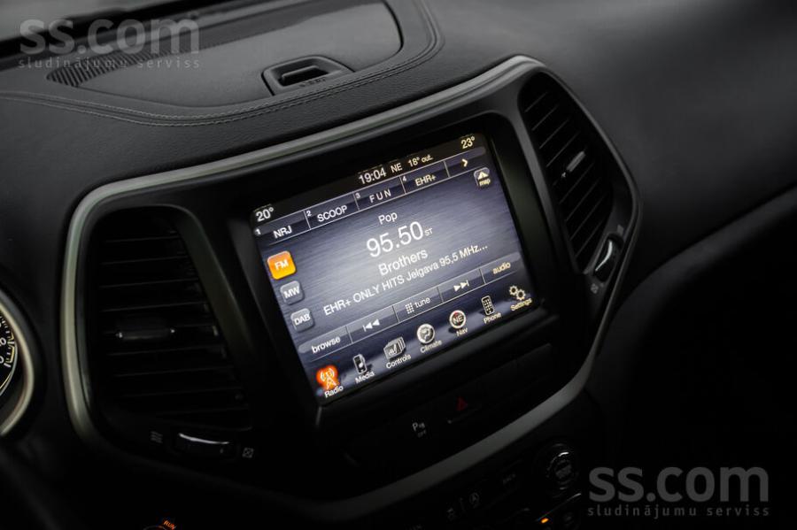 Melns Jeep Cherokee 2014 Jelgava, ar dzinēja tilpumu 2.00 L un nobraukumu 247 tūkst. km par 8590 €, foto 20 vietnē AUTOMOTO.COM.LV