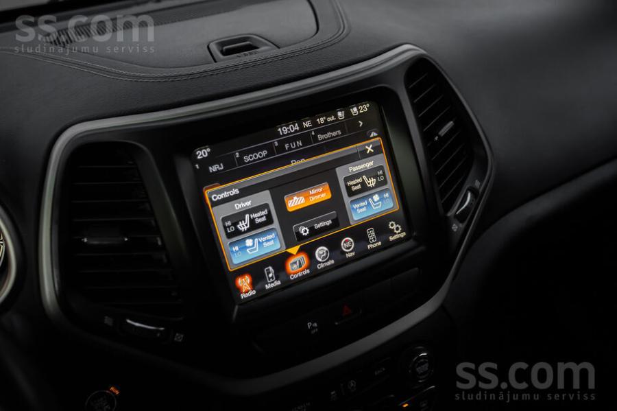Melns Jeep Cherokee 2014 Jelgava, ar dzinēja tilpumu 2.00 L un nobraukumu 247 tūkst. km par 8590 €, foto 22 vietnē AUTOMOTO.COM.LV