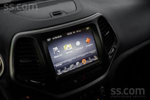 Melns Jeep Cherokee 2014 Jelgava, ar dzinēja tilpumu 2.00 L un nobraukumu 247 tūkst. km par 8590 €, foto 23 vietnē AUTOMOTO.COM.LV