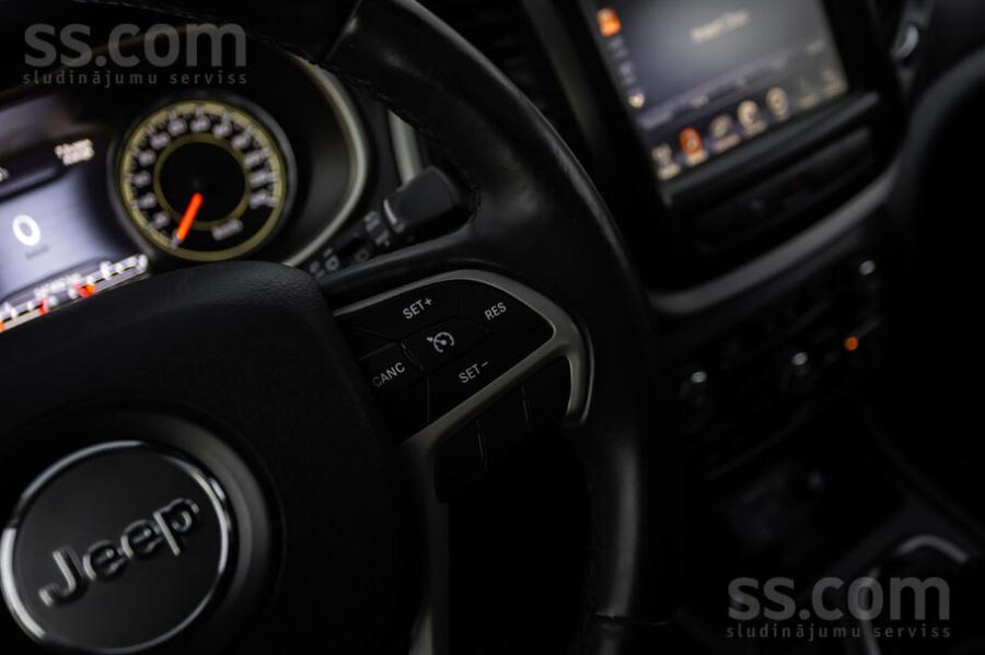Melns Jeep Cherokee 2014 Jelgava, ar dzinēja tilpumu 2.00 L un nobraukumu 247 tūkst. km par 8590 €, foto 25 vietnē AUTOMOTO.COM.LV