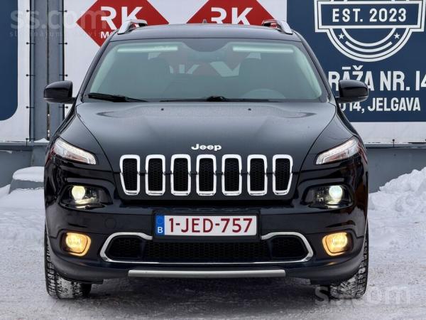 Black Jeep Cherokee 2015 in Jelgava, with an engine capacity of 2.00 L and mileage of 263 thousand km for 12900 €, photo 5 on AUTOMOTO.COM.LV