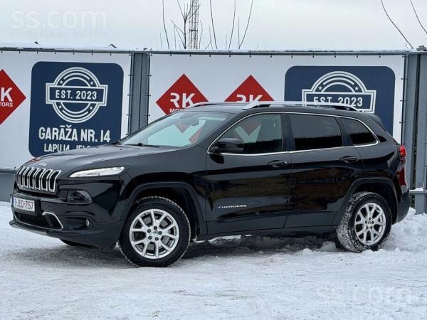 Black Jeep Cherokee 2015 in Jelgava, with an engine capacity of 2.00 L and mileage of 263 thousand km for 12900 €, photo 6 on AUTOMOTO.COM.LV