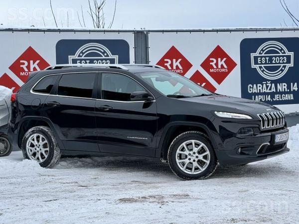Black Jeep Cherokee 2015 in Jelgava, with an engine capacity of 2.00 L and mileage of 263 thousand km for 12900 €, photo 7 on AUTOMOTO.COM.LV