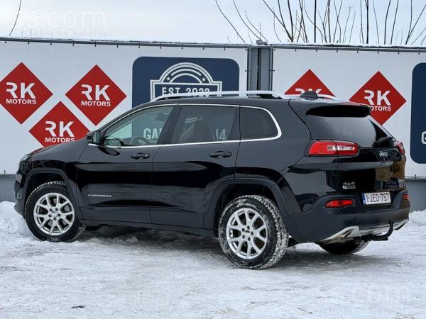 Black Jeep Cherokee 2015 in Jelgava, with an engine capacity of 2.00 L and mileage of 263 thousand km for 12900 €, photo 9 on AUTOMOTO.COM.LV