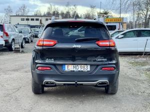 Black Jeep Cherokee 2015 in Riga, with an engine capacity of 2.00 L and mileage of 252 thousand km for 11900 €, photo 5 on AUTOMOTO.COM.LV