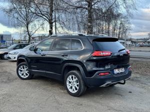 Black Jeep Cherokee 2015 in Riga, with an engine capacity of 2.00 L and mileage of 252 thousand km for 11900 €, photo 6 on AUTOMOTO.COM.LV