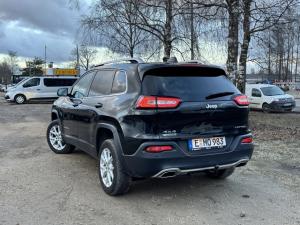 Black Jeep Cherokee 2015 in Riga, with an engine capacity of 2.00 L and mileage of 252 thousand km for 11900 €, photo 7 on AUTOMOTO.COM.LV