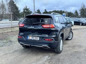 Black Jeep Cherokee 2015 in Riga, with an engine capacity of 2.00 L and mileage of 252 thousand km for 11900 €, photo 26 on AUTOMOTO.COM.LV