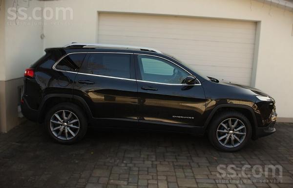 Black Jeep Cherokee 2015 in Riga, with an engine capacity of 2.00 L and mileage of 0 thousand km for 11990 €, photo 7 on AUTOMOTO.COM.LV