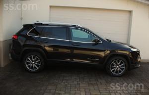 Black Jeep Cherokee 2015 in Riga, with an engine capacity of 2.00 L and mileage of 0 thousand km for 11990 €, photo 8 on AUTOMOTO.COM.LV