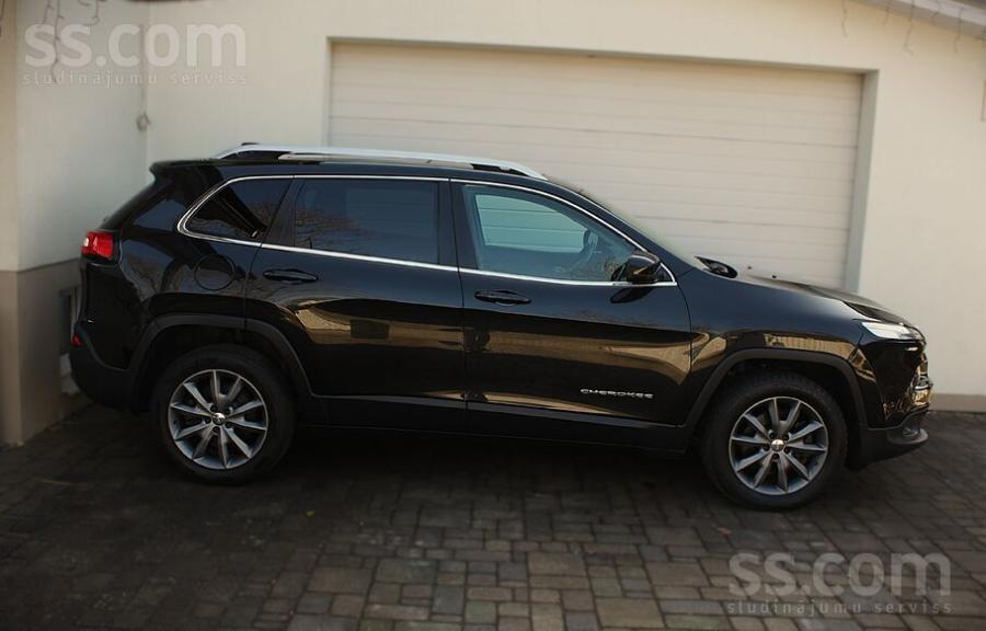 Black Jeep Cherokee 2015 in Riga, with an engine capacity of 2.00 L and mileage of 0 thousand km for 11990 €, photo 8 on AUTOMOTO.COM.LV