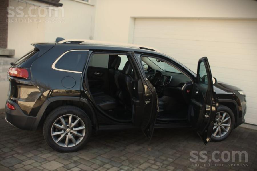 Black Jeep Cherokee 2015 in Riga, with an engine capacity of 2.00 L and mileage of 0 thousand km for 11990 €, photo 10 on AUTOMOTO.COM.LV