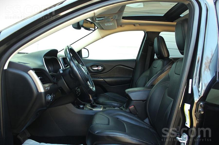 Black Jeep Cherokee 2015 in Riga, with an engine capacity of 2.00 L and mileage of 0 thousand km for 11990 €, photo 17 on AUTOMOTO.COM.LV