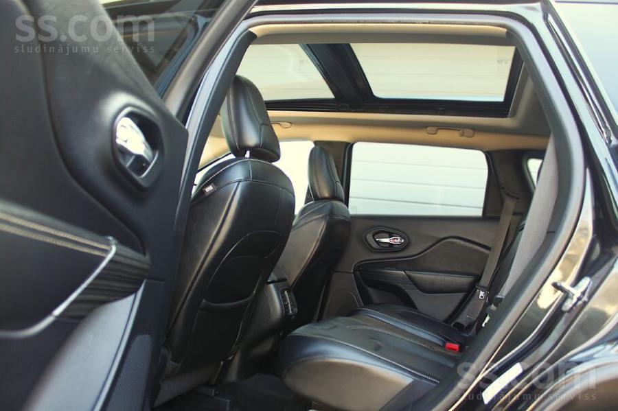 Black Jeep Cherokee 2015 in Riga, with an engine capacity of 2.00 L and mileage of 0 thousand km for 11990 €, photo 21 on AUTOMOTO.COM.LV