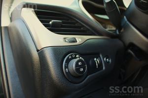 Black Jeep Cherokee 2015 in Riga, with an engine capacity of 2.00 L and mileage of 0 thousand km for 11990 €, photo 22 on AUTOMOTO.COM.LV