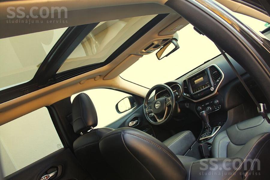 Black Jeep Cherokee 2015 in Riga, with an engine capacity of 2.00 L and mileage of 0 thousand km for 11990 €, photo 23 on AUTOMOTO.COM.LV