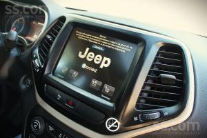 Black Jeep Cherokee 2015 in Riga, with an engine capacity of 2.00 L and mileage of 0 thousand km for 11990 €, photo 27 on AUTOMOTO.COM.LV