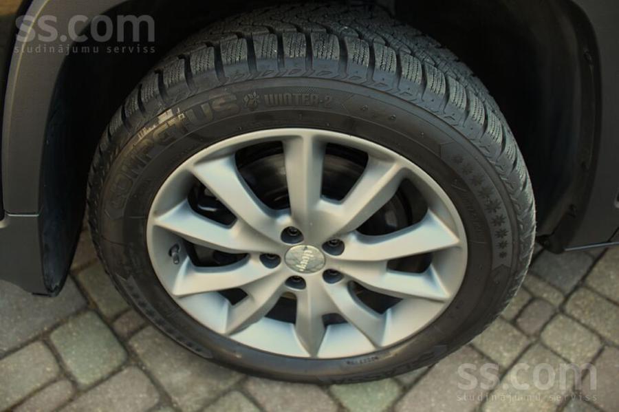 Black Jeep Cherokee 2015 in Riga, with an engine capacity of 2.00 L and mileage of 0 thousand km for 11990 €, photo 33 on AUTOMOTO.COM.LV