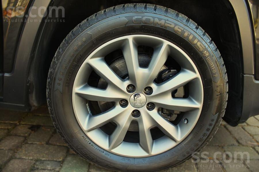Black Jeep Cherokee 2015 in Riga, with an engine capacity of 2.00 L and mileage of 0 thousand km for 11990 €, photo 34 on AUTOMOTO.COM.LV