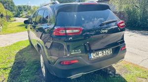 Black Jeep Cherokee 2015 in Riga, with an engine capacity of 2.00 L and mileage of 240 thousand km for 11600 €, photo 3 on AUTOMOTO.COM.LV
