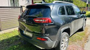 Black Jeep Cherokee 2015 in Riga, with an engine capacity of 2.00 L and mileage of 240 thousand km for 11600 €, photo 4 on AUTOMOTO.COM.LV