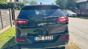 Black Jeep Cherokee 2015 in Riga, with an engine capacity of 2.00 L and mileage of 240 thousand km for 11600 €, photo 5 on AUTOMOTO.COM.LV