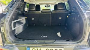 Black Jeep Cherokee 2015 in Riga, with an engine capacity of 2.00 L and mileage of 240 thousand km for 11600 €, photo 7 on AUTOMOTO.COM.LV