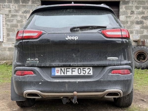 Black Jeep Cherokee 2015 in Ukmerge, with an engine capacity of 2.00 L and mileage of 186 thousand km for 3200 €, photo 6 on AUTOMOTO.COM.LV