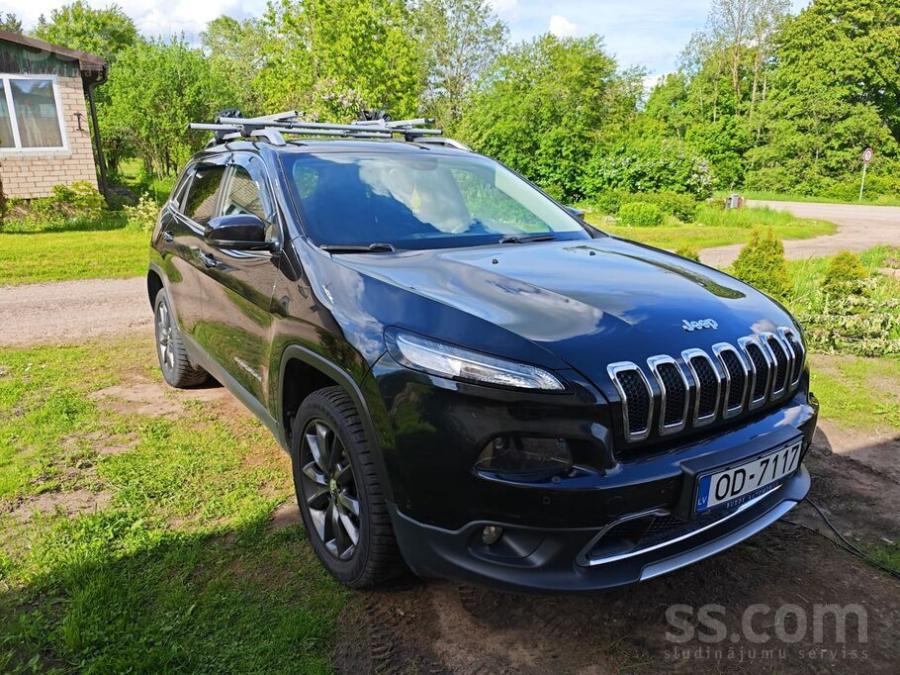 Black Jeep Cherokee 2015 in Daugavpils, with an engine capacity of 2.20 L and mileage of 210 thousand km for 7500 €, photo 3 on AUTOMOTO.COM.LV