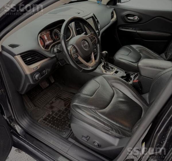 Black Jeep Cherokee 2015 in Daugavpils, with an engine capacity of 2.20 L and mileage of 210 thousand km for 7500 €, photo 5 on AUTOMOTO.COM.LV