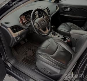 Black Jeep Cherokee 2015 in Daugavpils, with an engine capacity of 2.20 L and mileage of 210 thousand km for 7500 €, photo 6 on AUTOMOTO.COM.LV