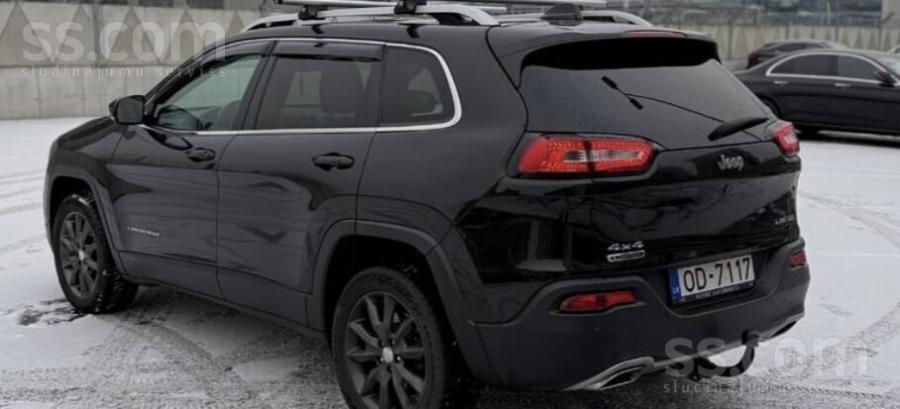 Black Jeep Cherokee 2015 in Daugavpils, with an engine capacity of 2.20 L and mileage of 210 thousand km for 7500 €, photo 8 on AUTOMOTO.COM.LV