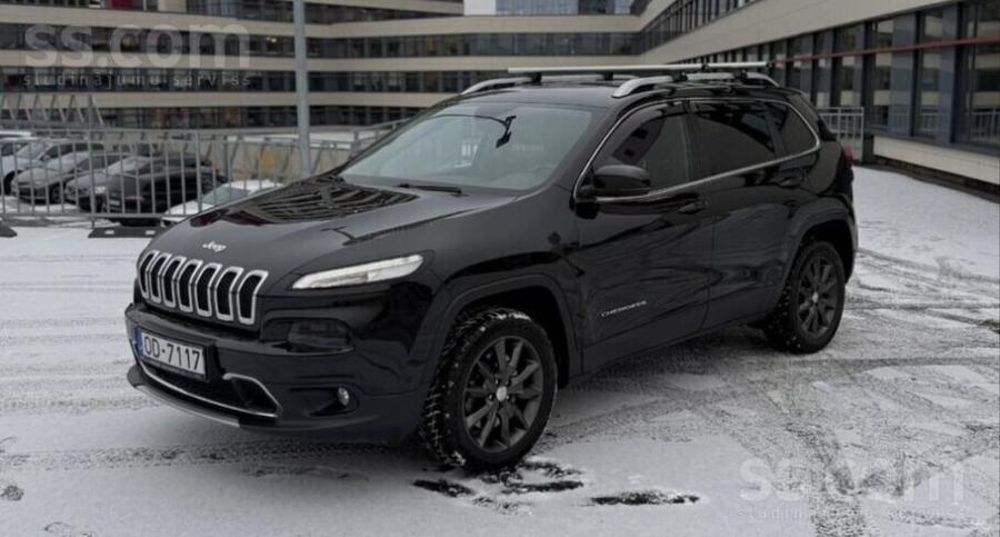 Black Jeep Cherokee 2015 in Daugavpils, with an engine capacity of 2.20 L and mileage of 210 thousand km for 7500 €, photo 12 on AUTOMOTO.COM.LV