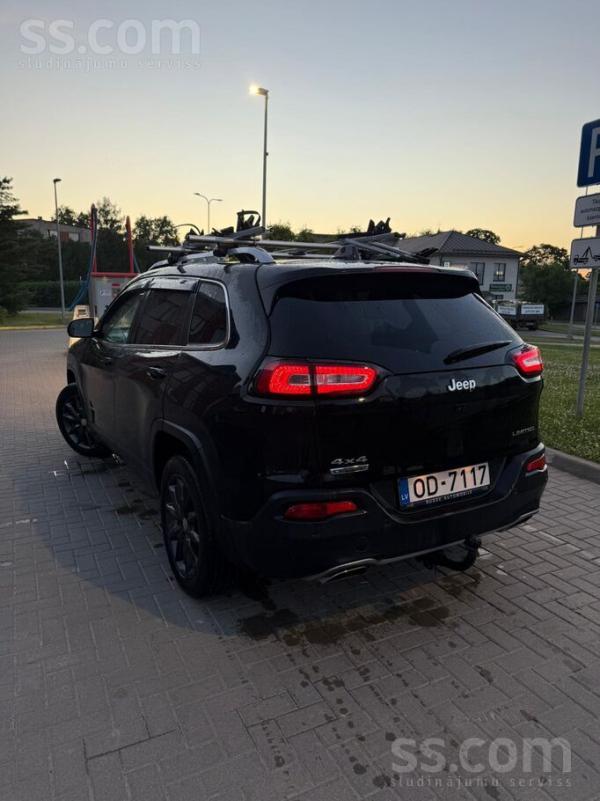 Melns Jeep Cherokee 2015 Daugavpils, ar dzinēja tilpumu 2.20 L un nobraukumu 210 tūkst. km par 7500 €, foto 5 vietnē AUTOMOTO.COM.LV