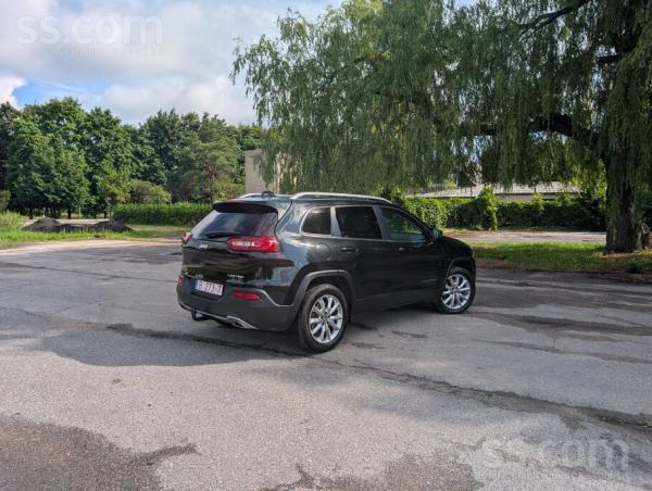 Melns Jeep Cherokee 2015 Rīga, ar dzinēja tilpumu 2.20 L un nobraukumu 247 tūkst. km par 10200 €, foto 8 vietnē AUTOMOTO.COM.LV