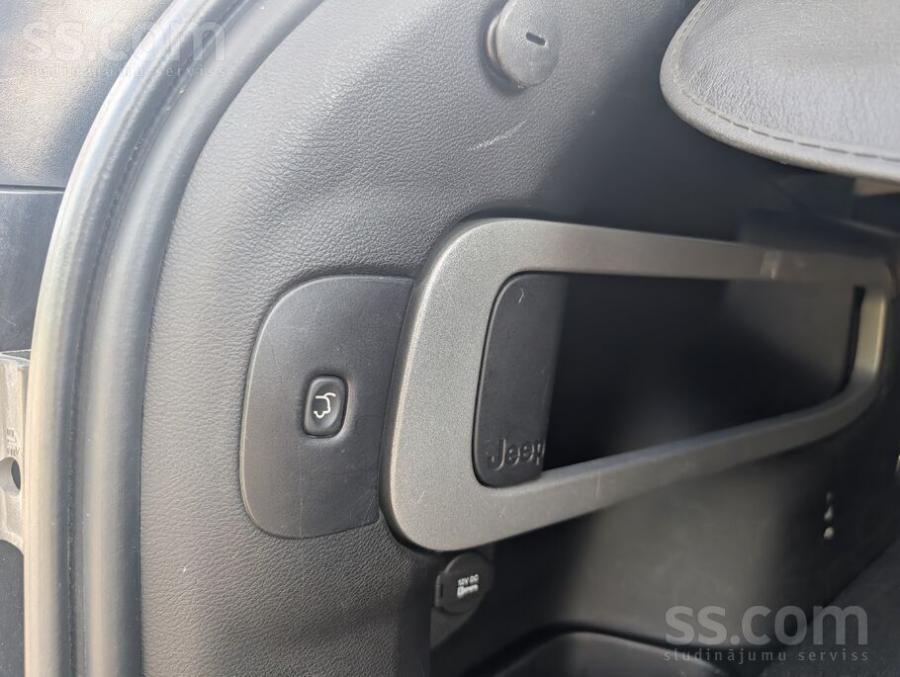 Melns Jeep Cherokee 2015 Rīga, ar dzinēja tilpumu 2.20 L un nobraukumu 247 tūkst. km par 10200 €, foto 14 vietnē AUTOMOTO.COM.LV