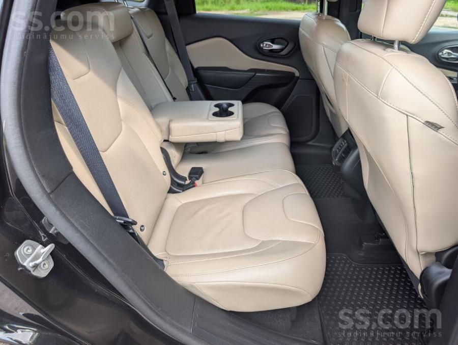 Melns Jeep Cherokee 2015 Rīga, ar dzinēja tilpumu 2.20 L un nobraukumu 247 tūkst. km par 10200 €, foto 17 vietnē AUTOMOTO.COM.LV