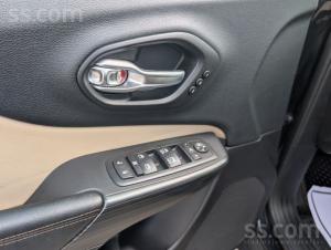 Melns Jeep Cherokee 2015 Rīga, ar dzinēja tilpumu 2.20 L un nobraukumu 247 tūkst. km par 10200 €, foto 28 vietnē AUTOMOTO.COM.LV