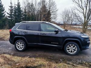 Black Jeep Cherokee 2015 in Tallinn, with an engine capacity of 2.20 L and mileage of 110 thousand km for 4990 €, photo 4 on AUTOMOTO.COM.LV
