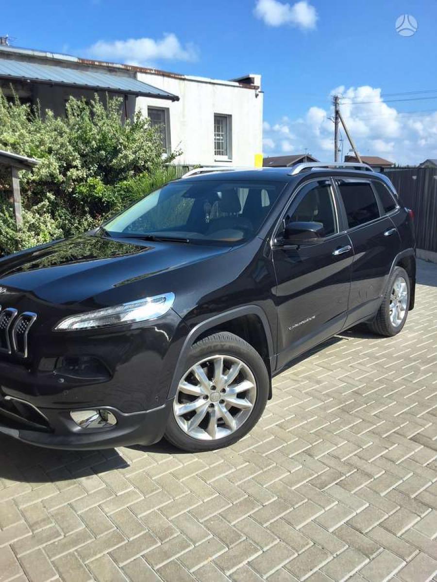 Black Jeep Cherokee 2015 in Kaunas, with an engine capacity of 2.18 L and mileage of 168 thousand km for 12700 €, photo 1 on AUTOMOTO.COM.LV