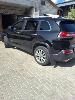 Black Jeep Cherokee 2015 in Kaunas, with an engine capacity of 2.18 L and mileage of 168 thousand km for 12700 €, photo 3 on AUTOMOTO.COM.LV