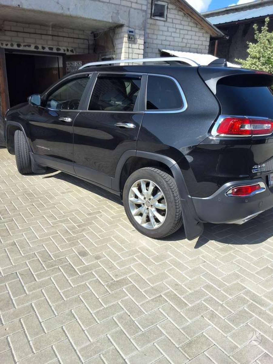 Black Jeep Cherokee 2015 in Kaunas, with an engine capacity of 2.18 L and mileage of 168 thousand km for 12700 €, photo 3 on AUTOMOTO.COM.LV
