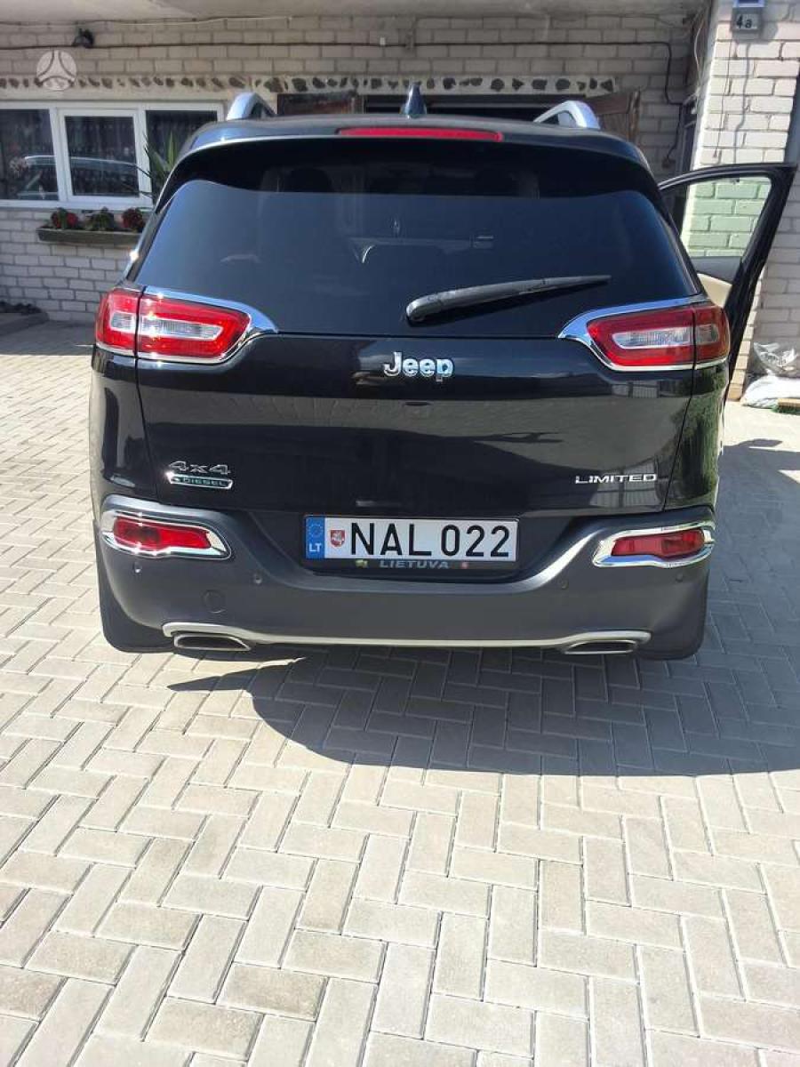 Black Jeep Cherokee 2015 in Kaunas, with an engine capacity of 2.18 L and mileage of 168 thousand km for 12700 €, photo 7 on AUTOMOTO.COM.LV
