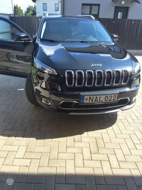 Black Jeep Cherokee 2015 in Kaunas, with an engine capacity of 2.18 L and mileage of 168 thousand km for 12700 €, photo 8 on AUTOMOTO.COM.LV