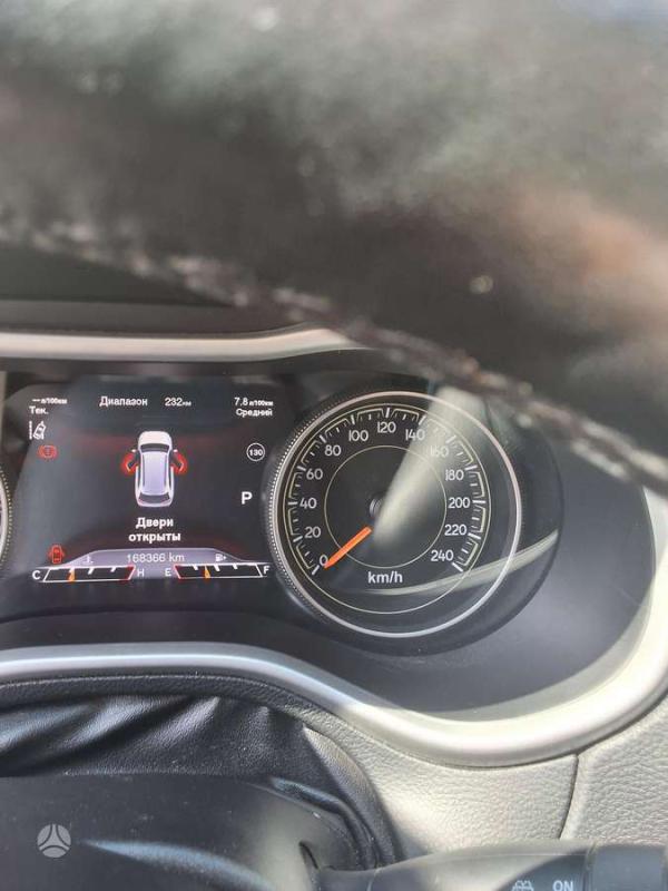 Black Jeep Cherokee 2015 in Kaunas, with an engine capacity of 2.18 L and mileage of 168 thousand km for 12700 €, photo 10 on AUTOMOTO.COM.LV