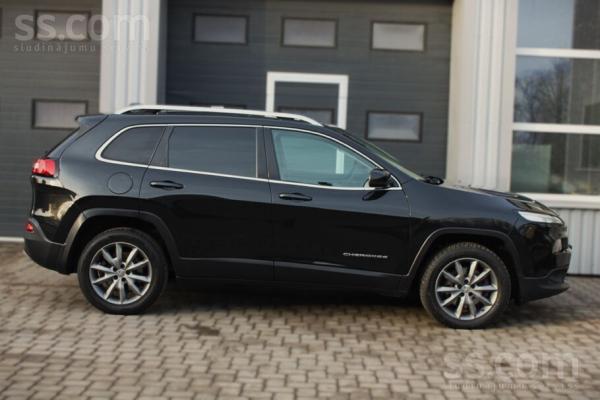 Melns Jeep Cherokee 2015 Rīga, ar dzinēja tilpumu 2.00 L un nobraukumu 0 tūkst. km par 11950 €, foto 8 vietnē AUTOMOTO.COM.LV