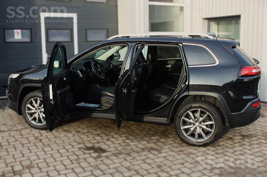 Black Jeep Cherokee 2015 in Riga, with an engine capacity of 2.00 L and mileage of 0 thousand km for 11950 €, photo 10 on AUTOMOTO.COM.LV