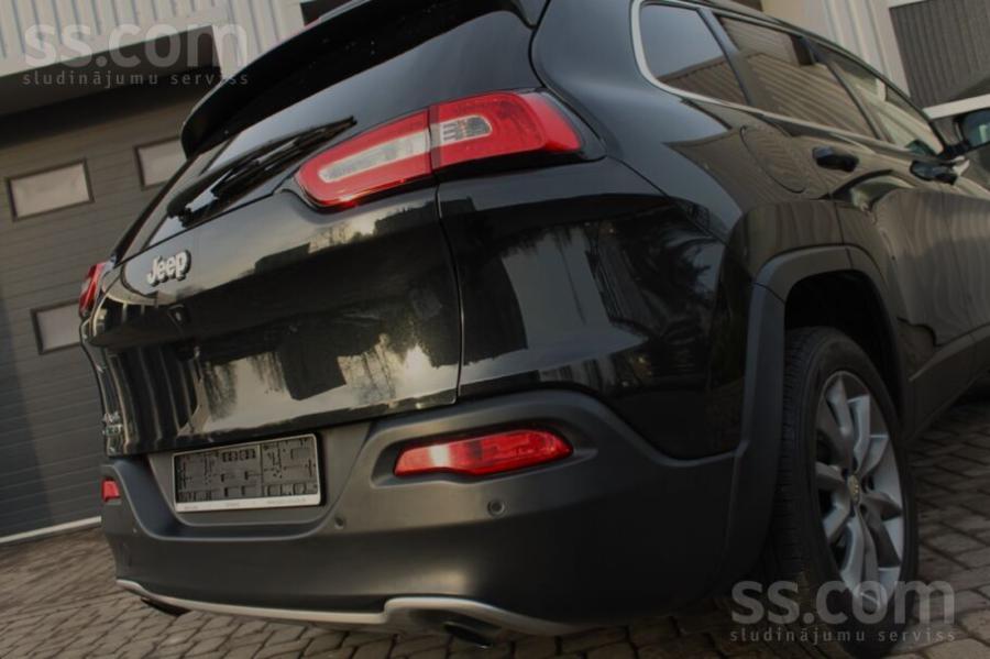 Black Jeep Cherokee 2015 in Riga, with an engine capacity of 2.00 L and mileage of 0 thousand km for 11950 €, photo 13 on AUTOMOTO.COM.LV